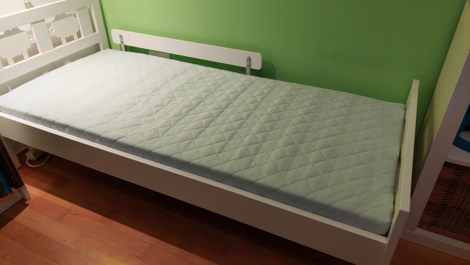 Otroška postelja Ikea Kritter + vzmetnica 70 x 160 cm
