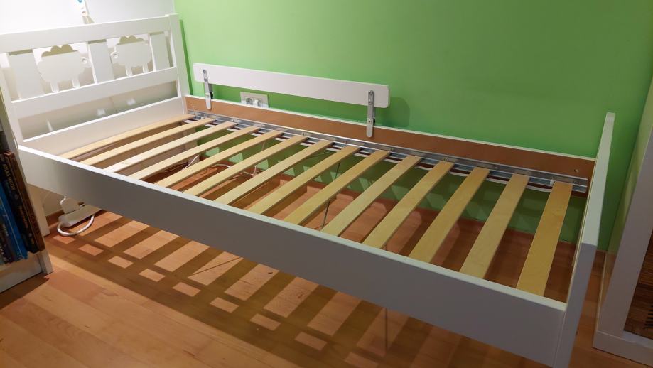 Otroška postelja Ikea Kritter + vzmetnica 70 x 160 cm