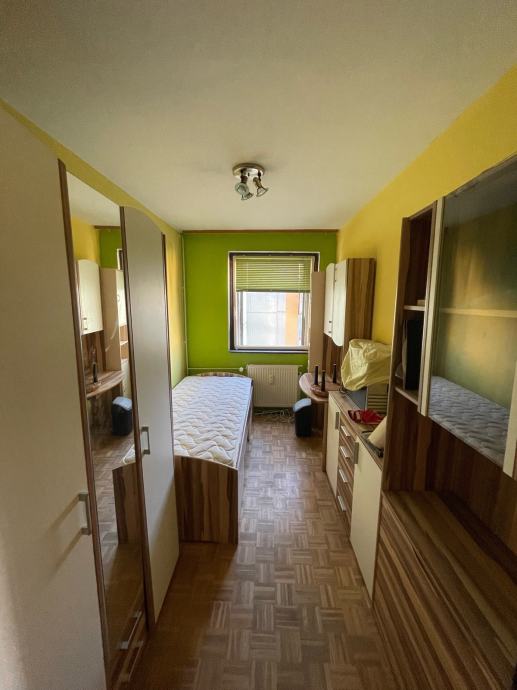 Podarim omare in mladinsko sobo