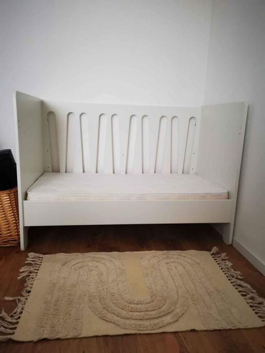 Otroška postelja Pinio 120 cm x 60 cm + malorabljena vzmetnica