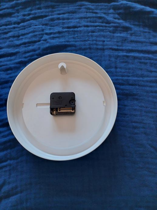 Stensko uro za otroško sobo prodam