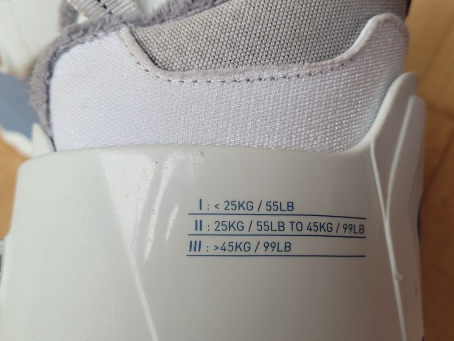 Prodam smučarske čevelje Nordica SpeedMachine J3 light blue št.37