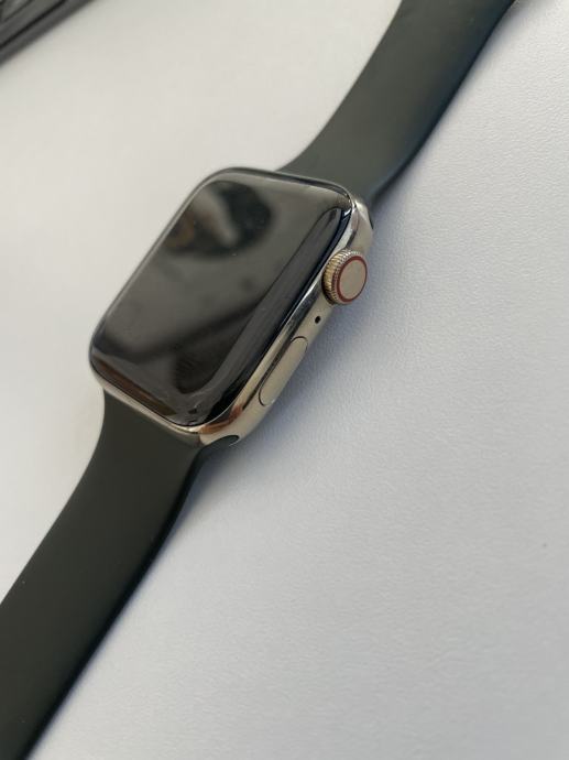 Apple Watch Series 6 (GPS + Cellular)