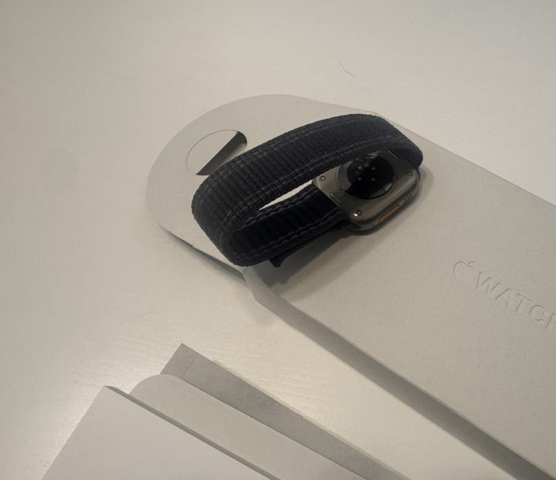 Prodam Apple Watch Ultra 2 - Titanium Blue Alpine Loop M