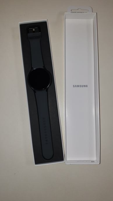 Samsung Galaxy Watch 4 44mm BT, NOVA še nenošena pametna ura SM-R870