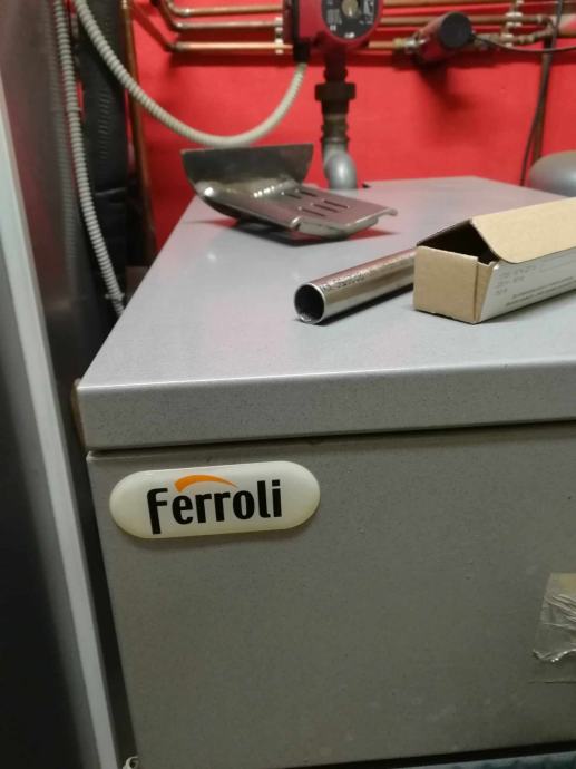 PEČ NA PELETE IN DRVA ZNAMKE FEROLLI