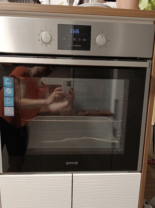 Vgradna pečica Gorenje