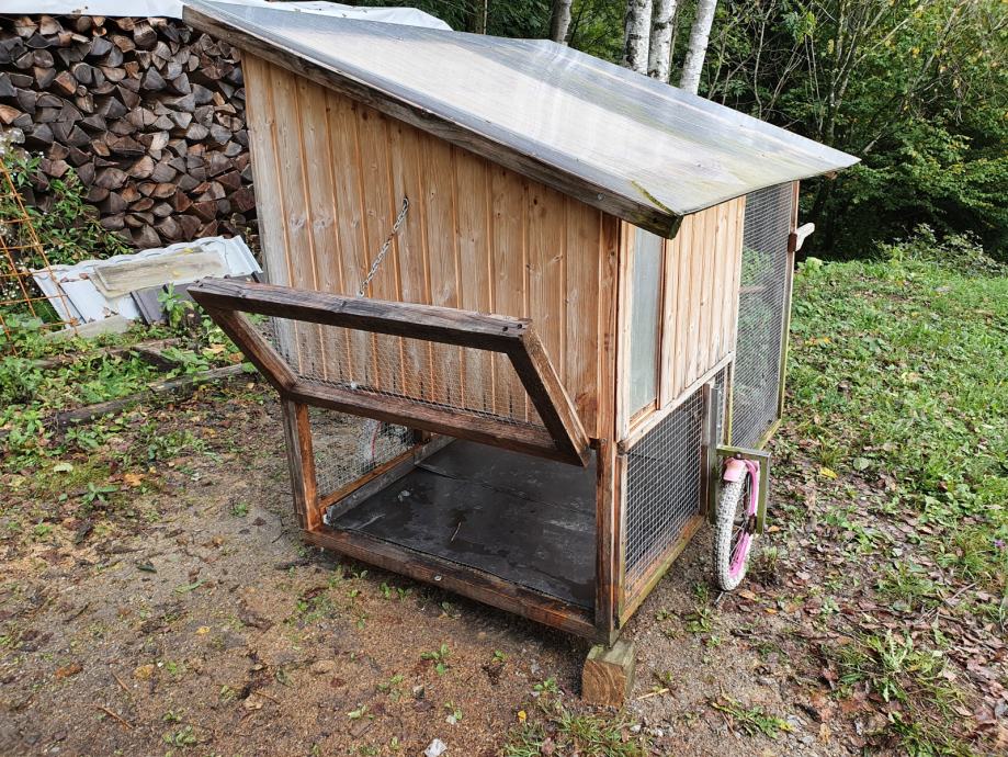 PRODAM KOKOŠNJAK / KURNIK