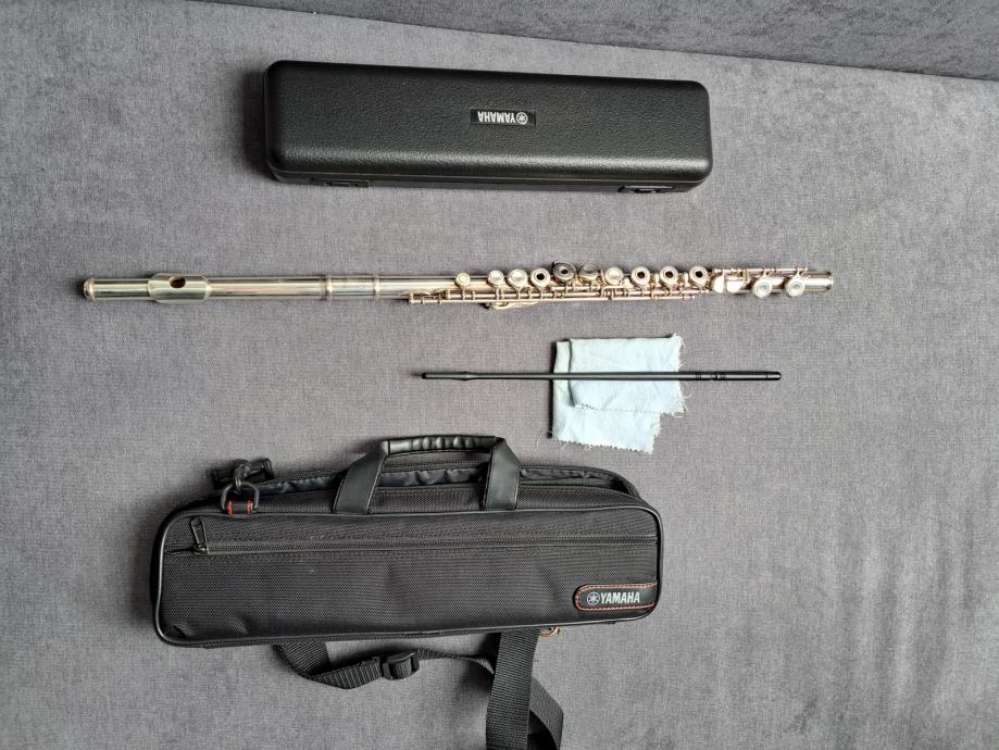 Prečna flavta Yamaha 271