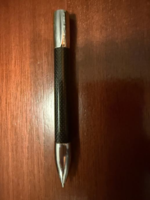 Originalno pisalo Porsche Design