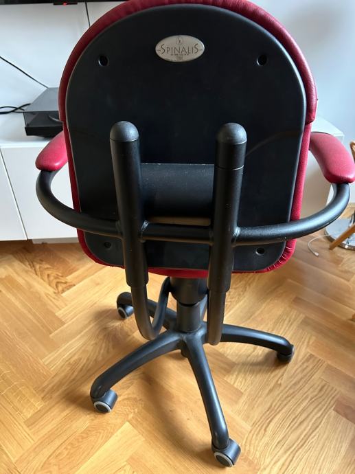 Stol Spinalis, lepo očuvan, 240 eur