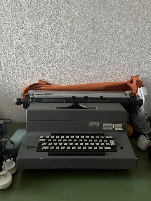 Pisalni stroj Olivetti Editor 4