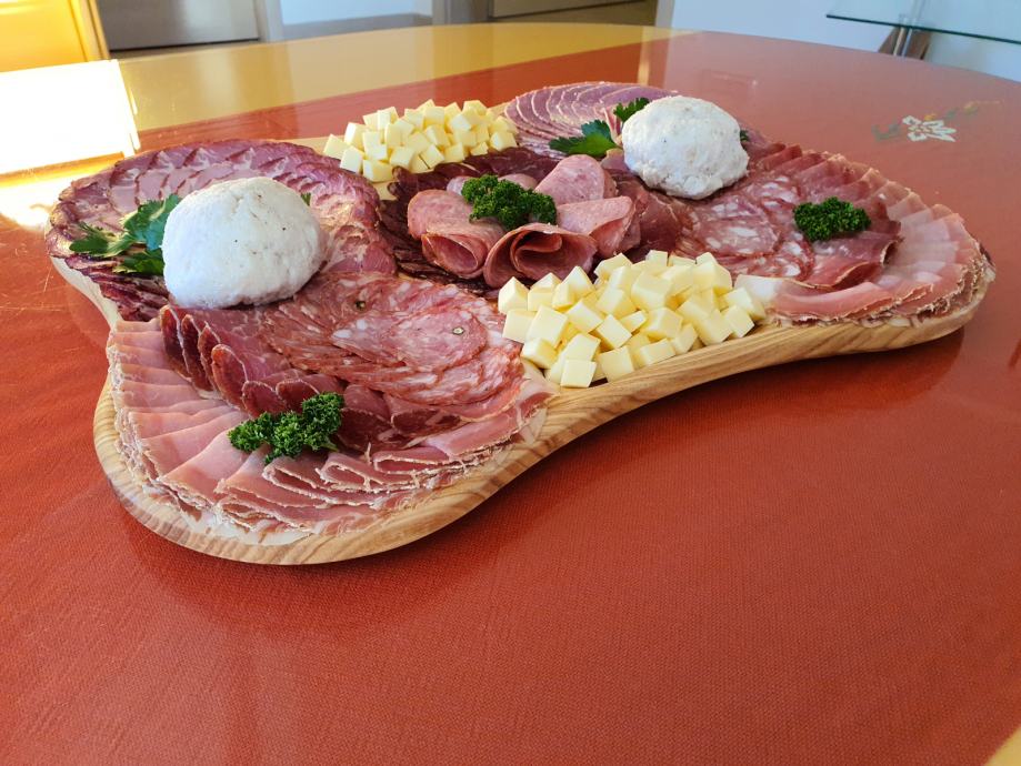 Deska za narezek, strežbo, pogostitev...