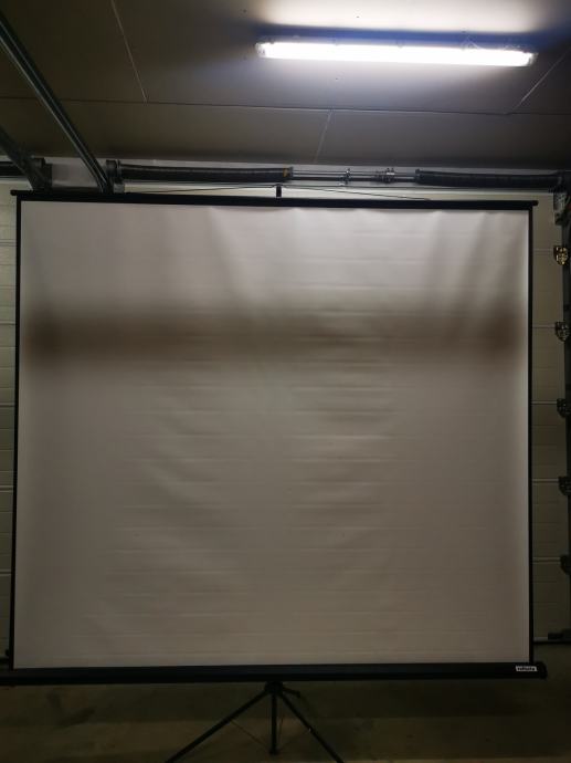 Platno za projektor + Projektor