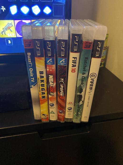 Play station 3, ps3, z prillozenimi igricami