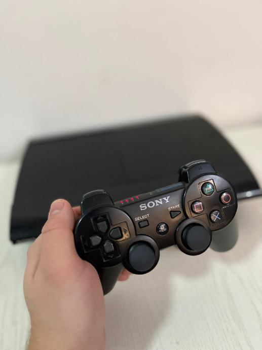 PS3 500GB ODKLENJEN, SUPER SLIM 40 IGRIC + Free Shop Za Prevzem Iger