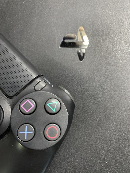 PLAYSTATION®4 PRO 1TB 4K 1 Dualshock + 4 igre