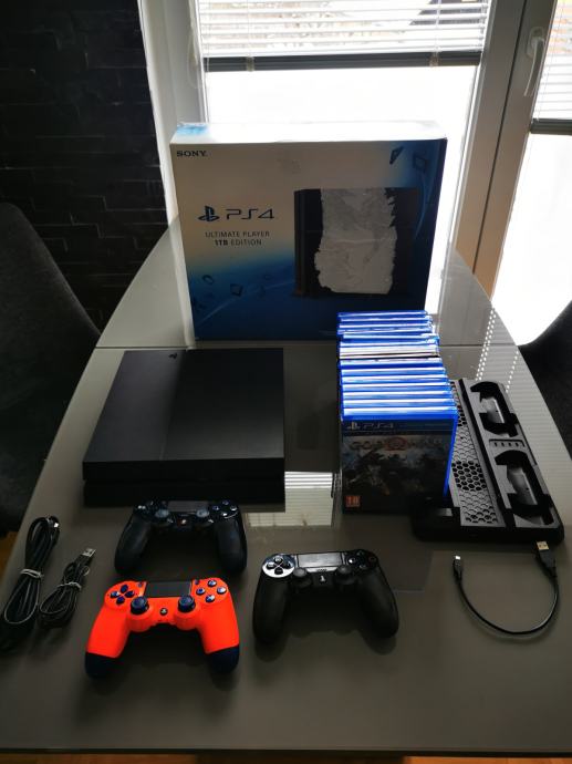 Playstation4 1tb, 3 kontrolerji, 15 iger in stojalo s polnilno postajo