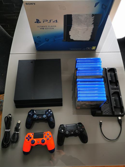 Playstation4 1tb, 3 kontrolerji, 15 iger in stojalo s polnilno postajo
