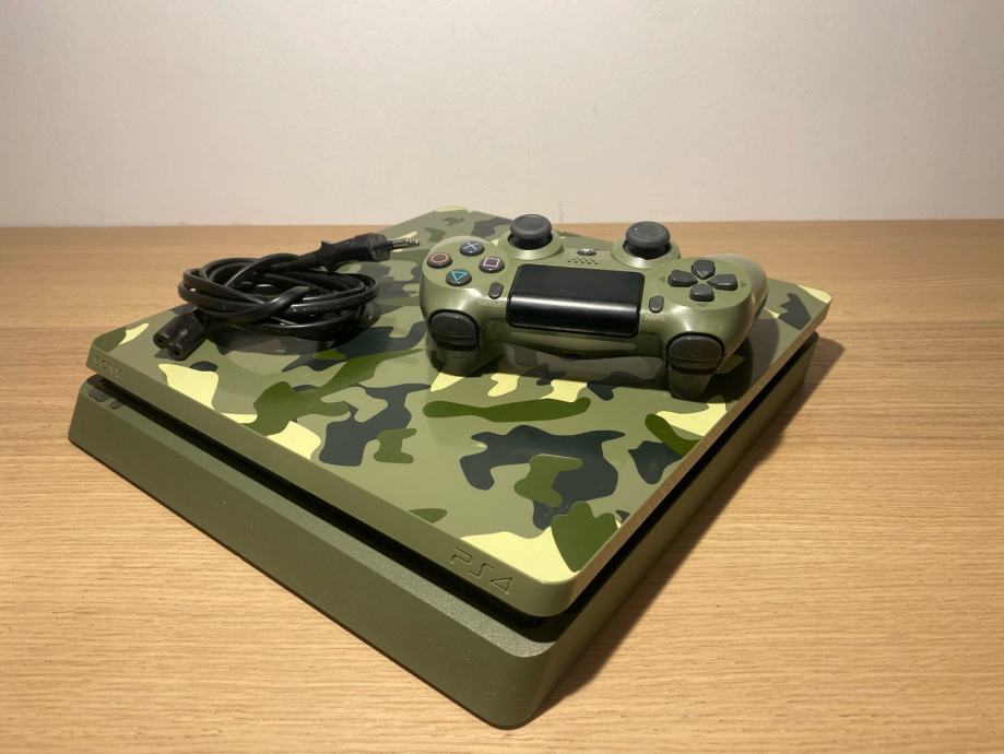 Sony PlayStation Green Camouflage + 2x Ps4 controller