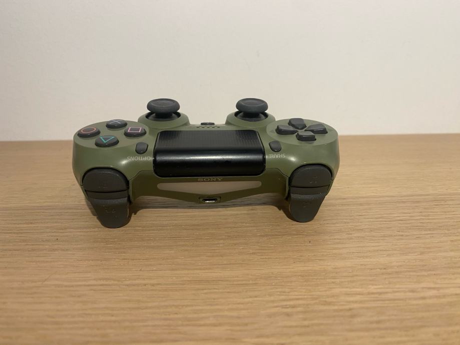 Sony PlayStation Green Camouflage + 2x Ps4 controller