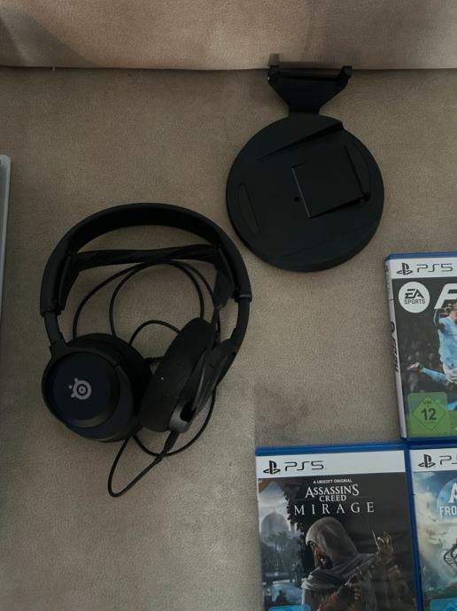 PlayStation 5 z diskom Blu-ray + 6 igre