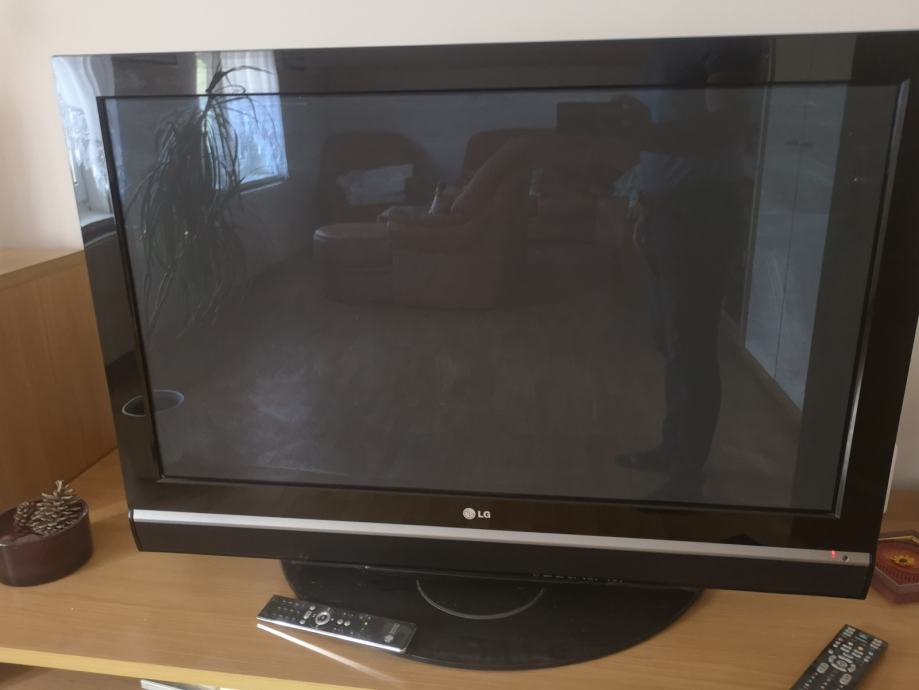 LG plazma TV - 107cm diagonala