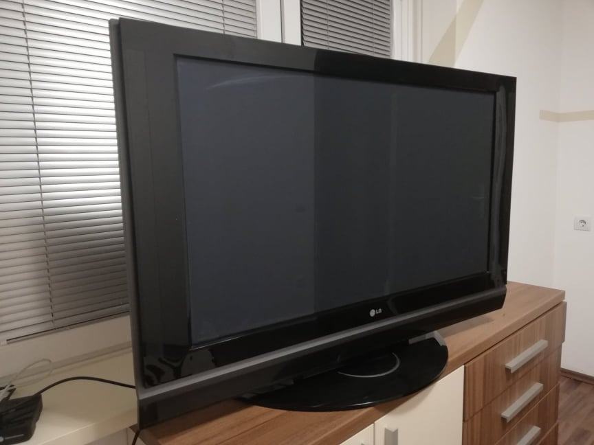 Prodam televizor LG
