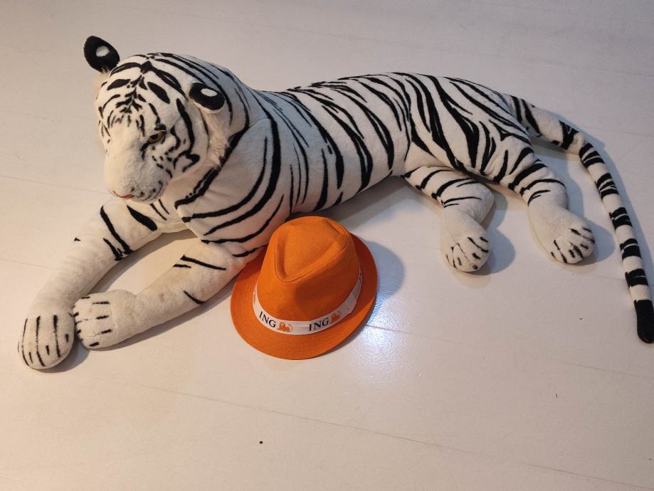 Beli tiger plišasta igrača