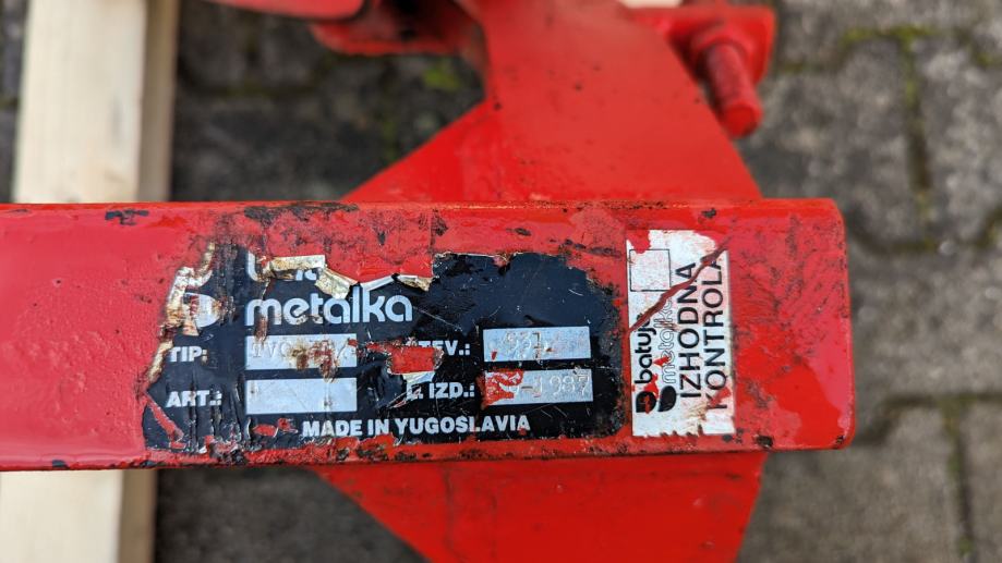Enobrazdni obračalni plug Metalka