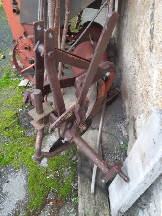 Plug za oranje 12 col