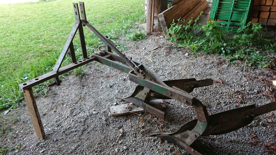 Plug traktorski, dvobrazdni