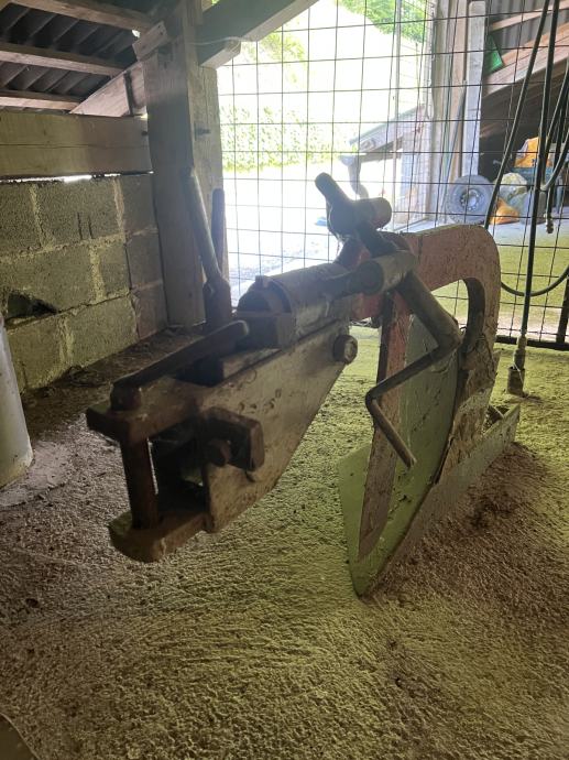 PRODAM ENOBRAZDNI PLUG