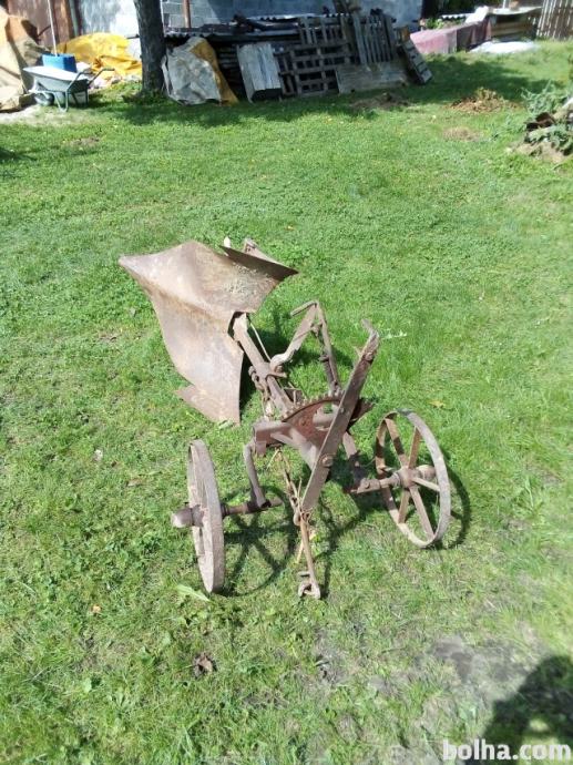 Starinski obračalni plug