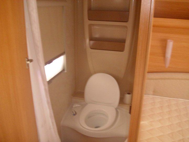 Adria Adora 512 UP, letnik 2009