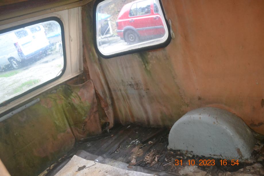 Počitniška prikolica Predom NP126NT, cena; 1000 EUR, tel; 070 310 300