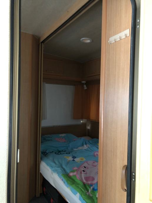 Počitniška prikolica Adria Forma 470 (dol. 5,3 m), baldahin, kuhinja