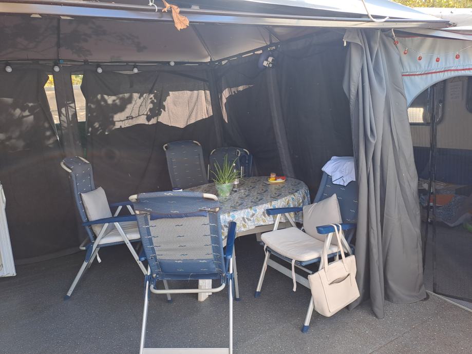 Prodam prikolico z pavšalam-Kamp Lucija