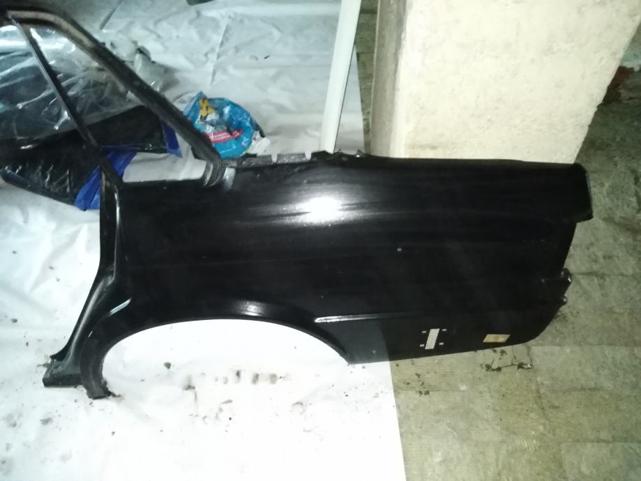 Audi 80 zadnji levi bok