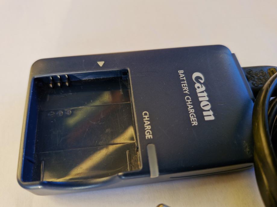 Canon polnilnik baterij CB-2LVE za baterije za fotoaparate IXUS