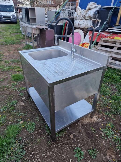 ENOJNO POMIVALNO KORITO Z ODCEJEVALNIKOM IN PIPO – LEVO - INOX