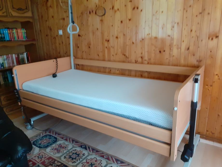 Bolniška negovalna postelja