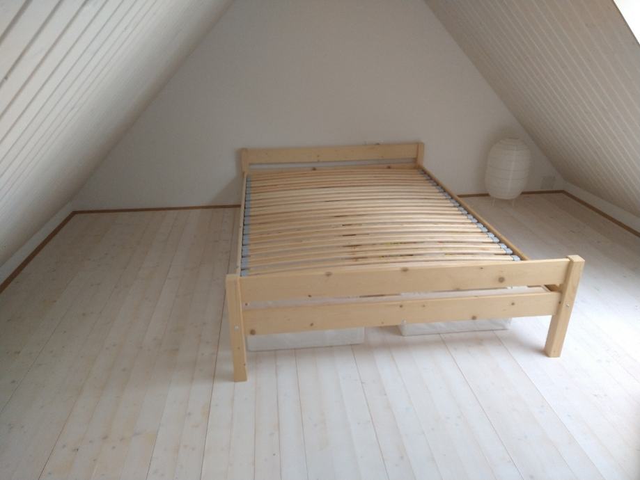 Lesena postelja 140x200 cm z latofleks letvami