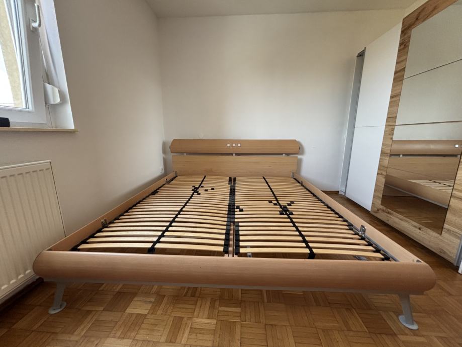 Lesena postelja 180x200 z vrhunskim Dormeo jogijem