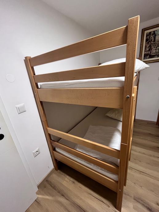 Pograd 90x200 z lesenimi letvicami