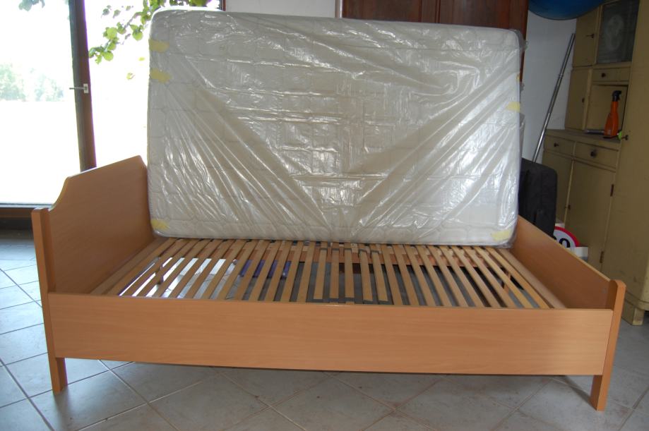 Postelja 120x200, iverka + jogi