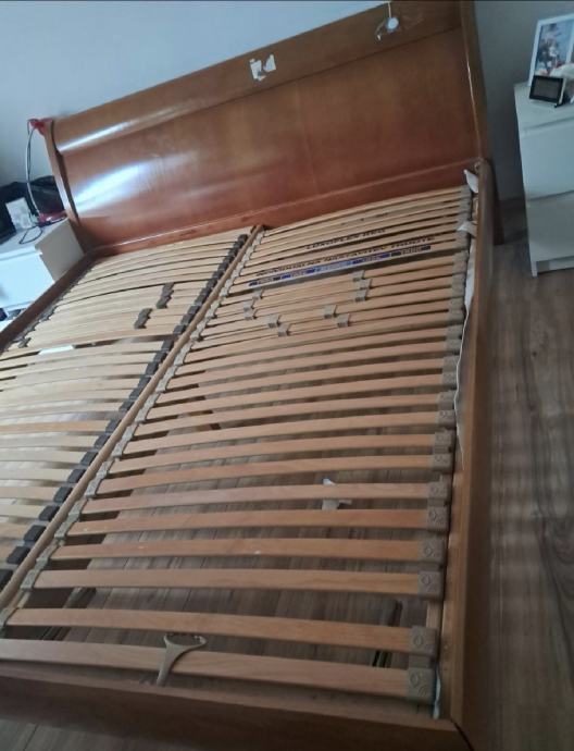 postelja 180x200, les.