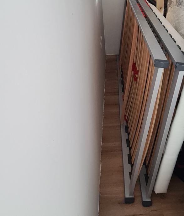 Postelja 200x200 in 2 letveni podlogi 90x200