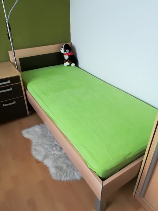 postelja 200x90 masivna