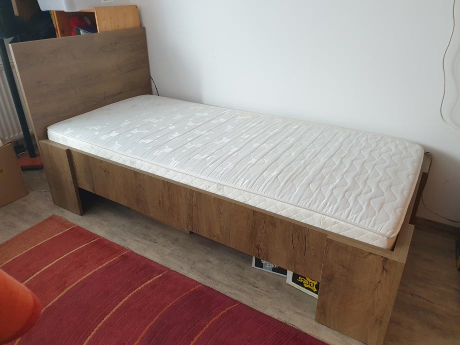 Postelja 200x90 z vzmetnico